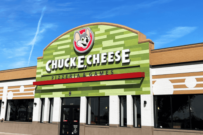 Chuck E. Cheese Delivers its Famous Pizza To Homes Nationwide | Chuck E ...